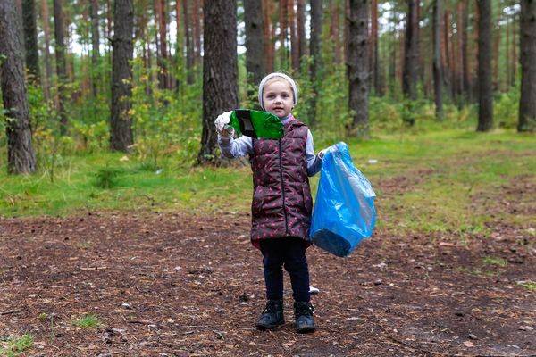 Nature Scavenger Hunt for Zero Waste Kids | Free Printable | LessImpact.org